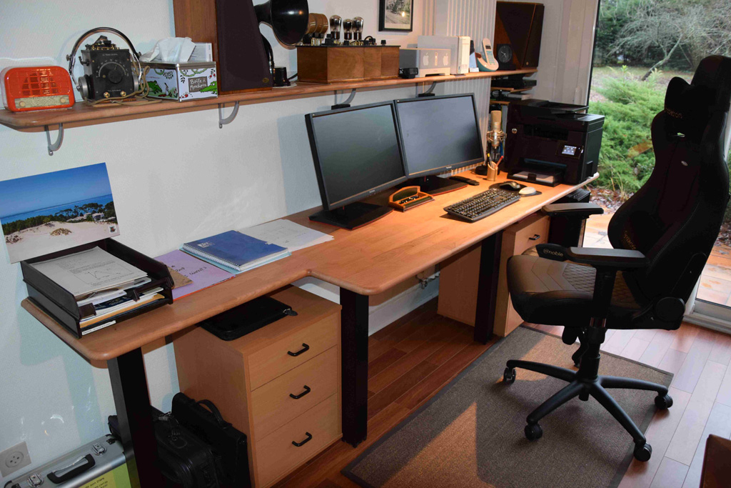 Furnishing of a custom desk