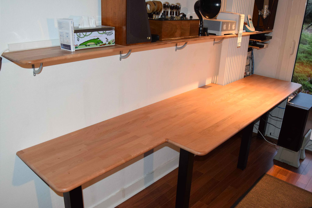 Furnishing of a custom desk