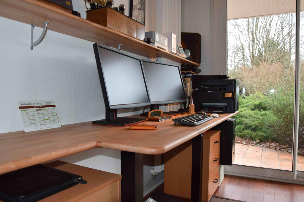 Furnishing of a custom desk