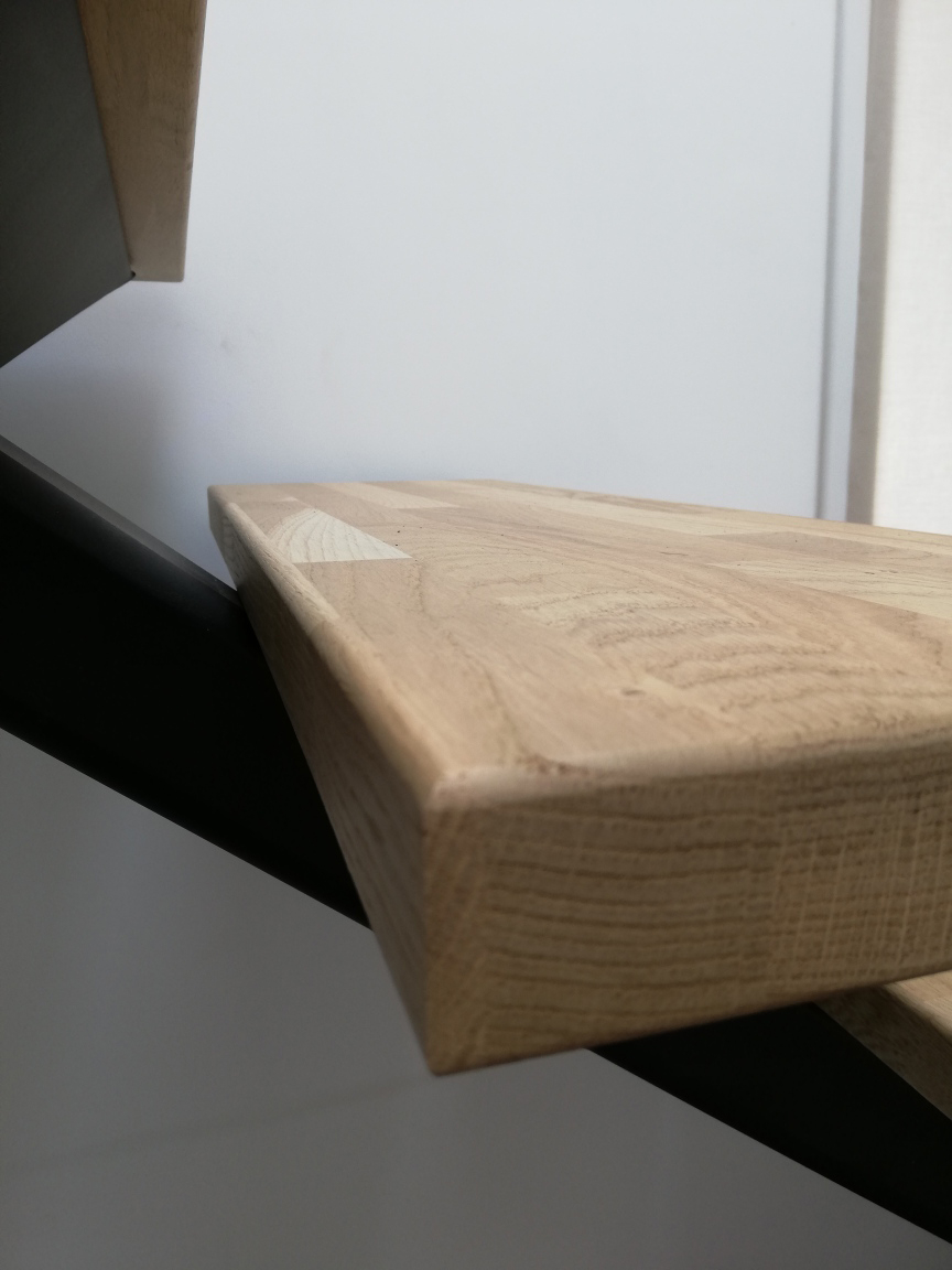 Central stringer staircase with custom made wooden steps